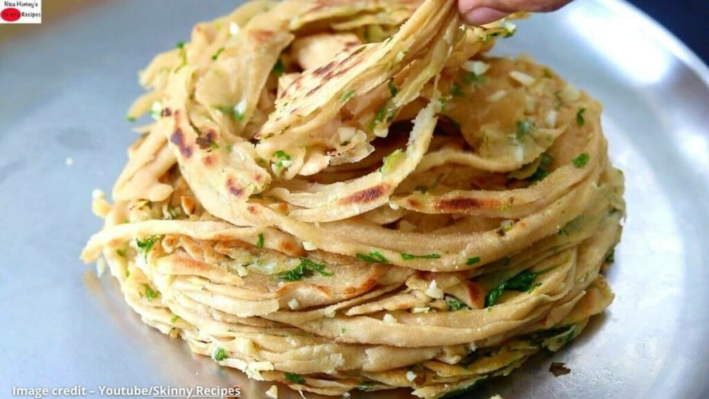 ચીલી ગાર્લિક પરોઠા બનાવવાની રીત | Chilli Garlic Parotha banavani rit ...